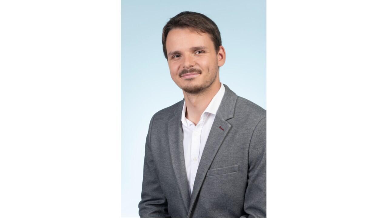 Accusé de violences sexuelles, le député LFI de l'Isère Hugo Prevost démissionne - France 24